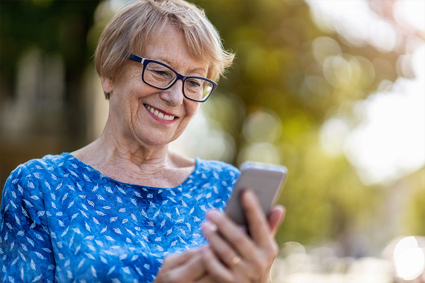 Things To Consider When Choosing Senior-Friendly Cell Phones For Your ...